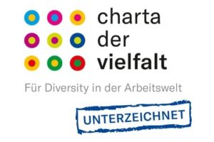 Charta der Vielfalt: Flutlicht zeigt Flagge in Sachen Diversität.